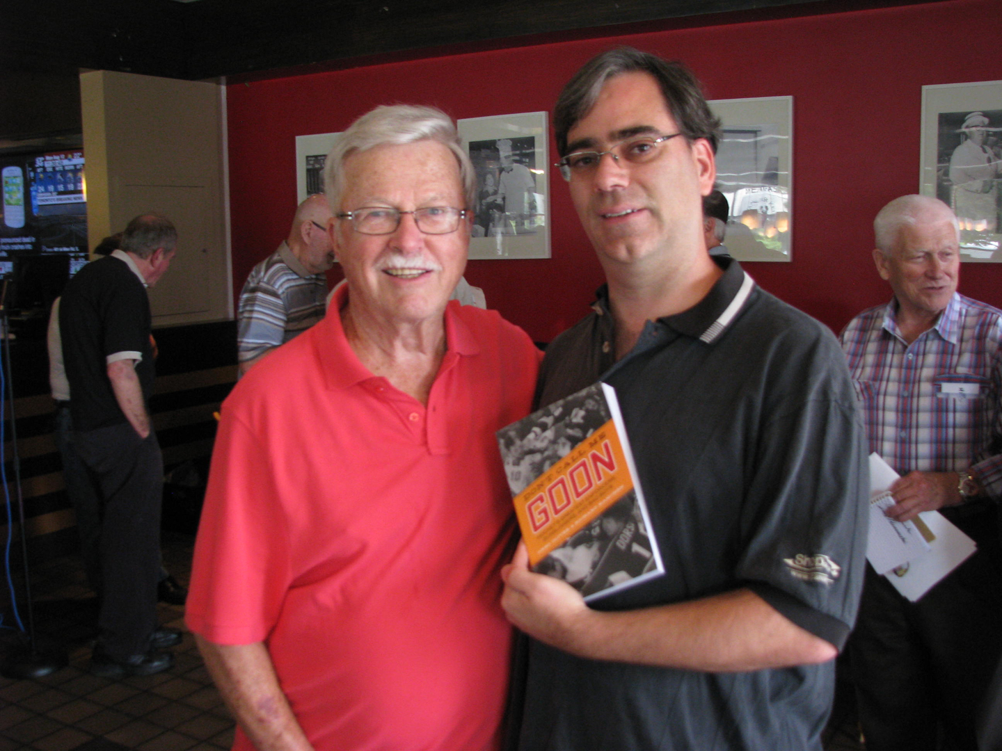 Hockey & Baseball - Oliver Books